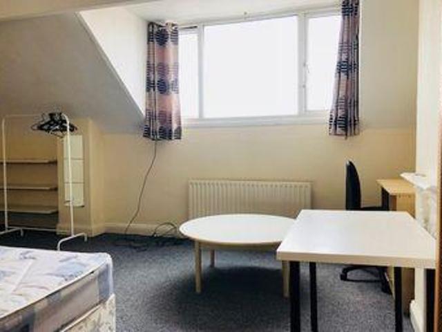 3 Bedrooms Terraced house for rent in Royal Park Avenue, Leeds LS6