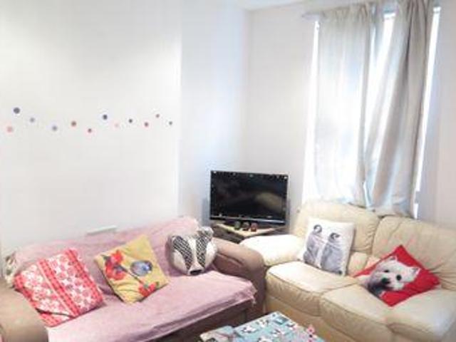 3 Bedrooms Terraced house for rent in Royal Park Road, Leeds LS6