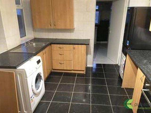 3 Bedrooms Terraced house for rent in St Awdrys Road, Barking IG11