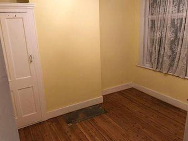 3 Bedrooms Terraced house for rent in St Awdrys Road, London IG11
