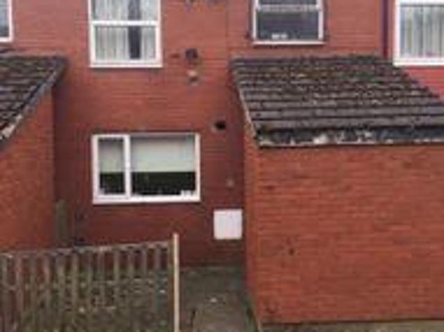 3 Bedrooms Terraced house for rent in St. Johns Close, Hyde Park, Leeds LS6