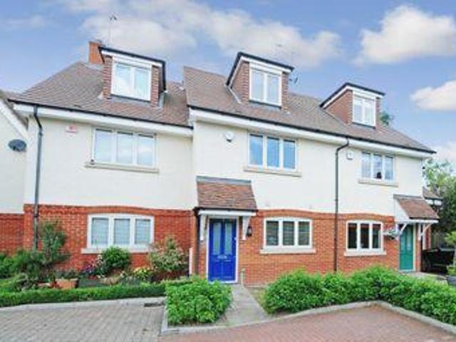 3 Bedrooms Terraced house for rent in St. Thomas Close, Farnham GU9