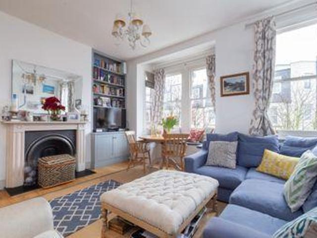 3 Bedrooms Terraced house for rent in Stanlake Road, London W12