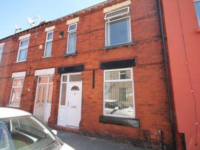 3 Bedrooms Terraced house for rent in Station Road, Eccles, Manchester M30
