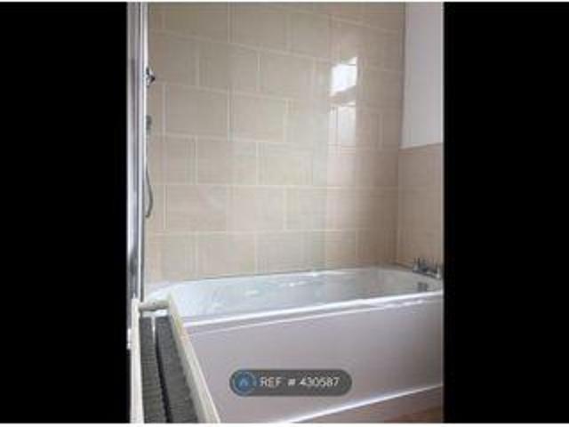 3 Bedrooms Terraced house for rent in Station Road, Eccles, Manchester M30