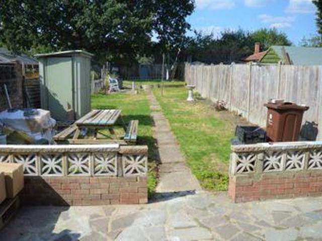 3 Bedrooms Terraced house for rent in Stevens Road, Dagenham RM8