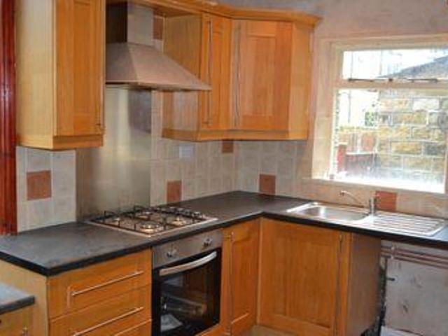 3 Bedrooms Terraced house for rent in Stile Common Road, Huddersfield HD4