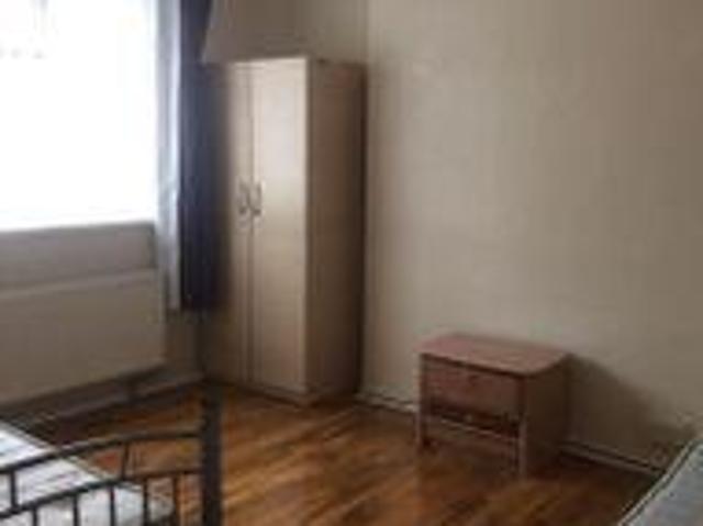 3 Bedrooms Terraced house for rent in Saint Awdry´s Road, Barking IG11
