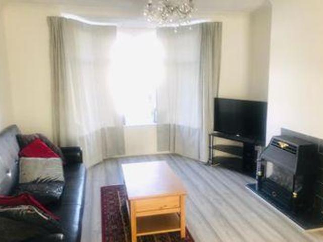 3 Bedrooms Terraced house for rent in Smarts Road, Gravesend DA12