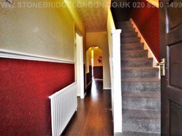 3 Bedrooms Terraced house for rent in Sparsholt Road, Barking IG11