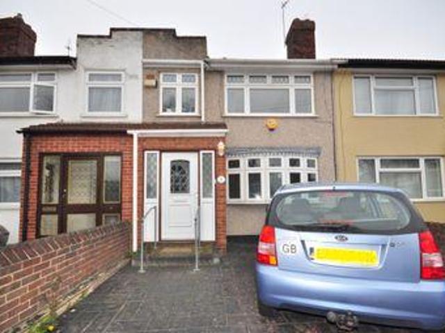 3 Bedrooms Terraced house for rent in Spring Gardens, Hornchurch RM12