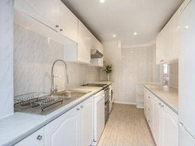 3 Bedrooms Terraced house for rent in The Pines, Woodford Green IG8