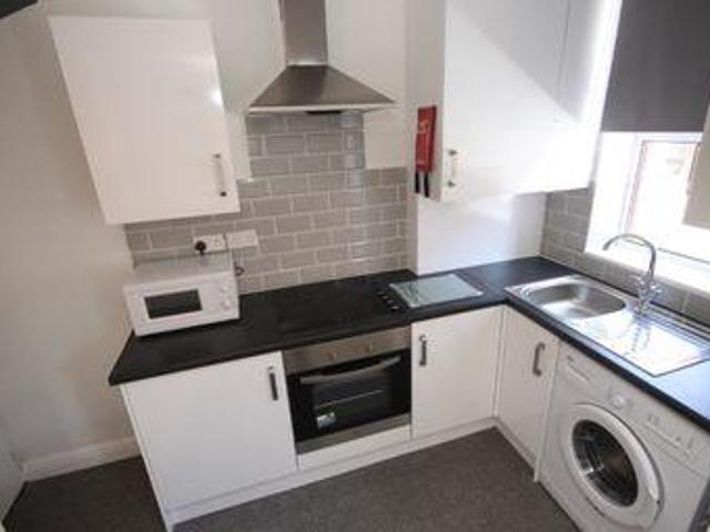 3 Bedrooms Terraced house for rent in Thornville Terrace, Hyde Park, Leeds LS6