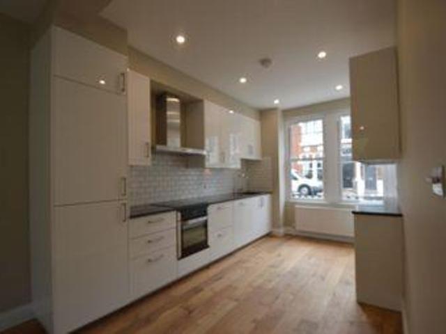 3 Bedrooms Terraced house for rent in Thorpebank Road, London W12