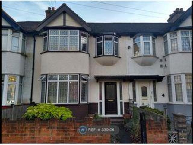 3 Bedrooms Terraced house for rent in Thurloe Gardens, Romford RM1