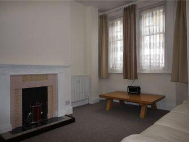 3 Bedrooms Terraced house for rent in Vicarage Park, London SE18