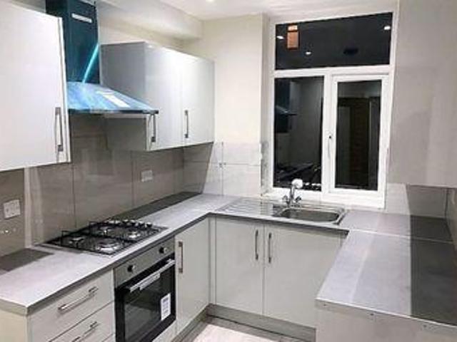 3 Bedrooms Terraced house for rent in Villa Road, Oldham OL8