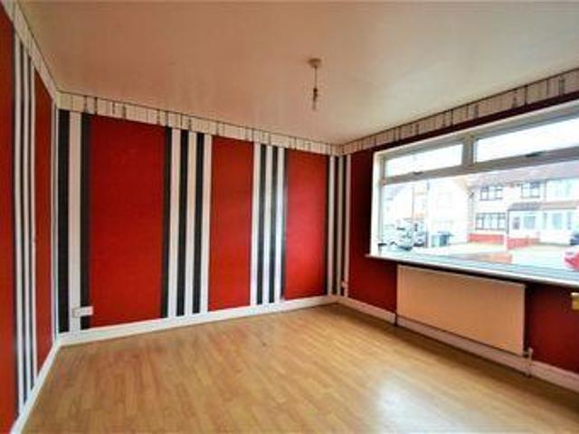 3 Bedrooms Terraced house for rent in Warren Road, Neasden, London NW2