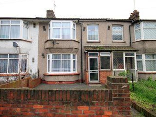 3 Bedrooms Terraced house for rent in Waterloo Road, Romford RM7
