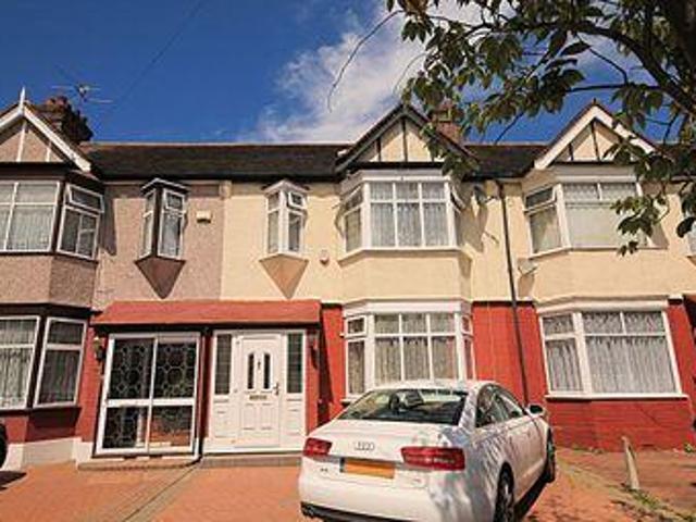 3 Bedrooms Terraced house for rent in Waverley Gardens, Ilford IG6