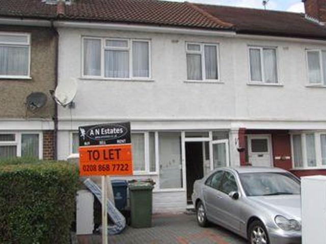 3 Bedrooms Terraced house for rent in Waverley Road, Harrow HA2