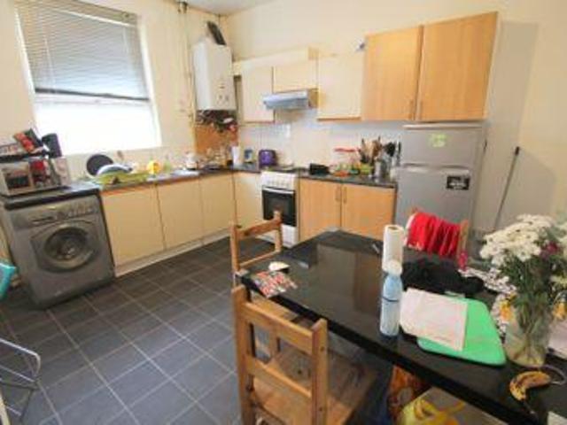 3 Bedrooms Terraced house for rent in Welton Grove, Hyde Park, Leeds LS6