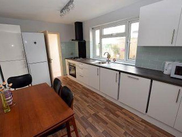 3 Bedrooms Terraced house for rent in West Road, Stratford, London E15