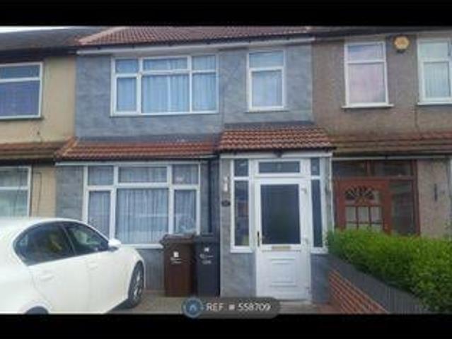 3 Bedrooms Terraced house for rent in Western Avenue, Dagenham RM10