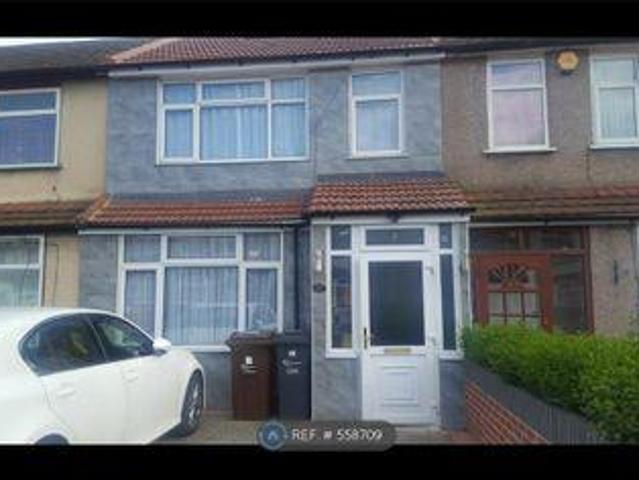 3 Bedrooms Terraced house for rent in Western Avenue, Dagenham RM10