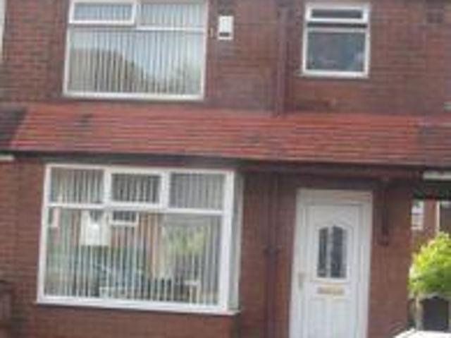 3 Bedrooms Terraced house for rent in Whitegate Avenue, Chadderton, Oldham OL9
