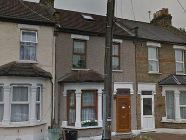3 Bedrooms Terraced house for rent in Wingate Road, Ilford IG1
