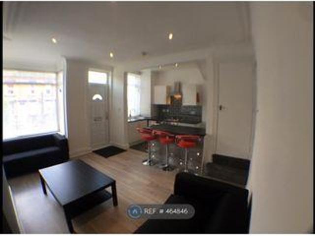 3 Bedrooms Terraced house for rent in Woodside Avenue, Leeds LS4