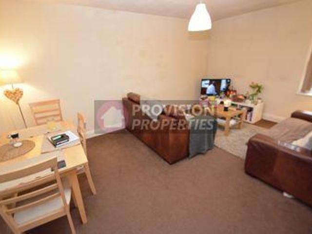 3 Bedrooms Terraced house for rent in Woodsley Road, Hyde Park, Leeds LS2