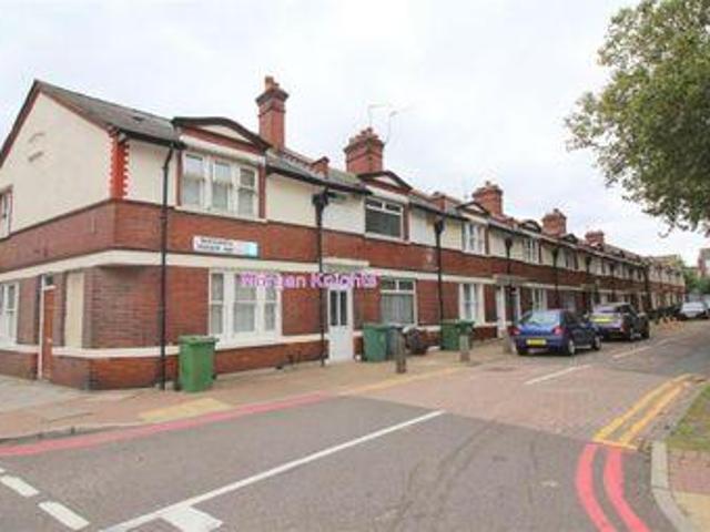 3 Bedrooms Terraced house for rent in Woolwich Manor Way, London E16