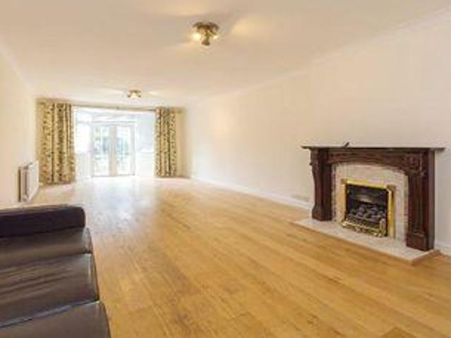 3 Bedrooms Terraced house for rent in Wormholt Road, London W12