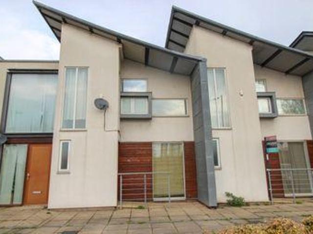 3 Bedrooms Terraced house for rent in Wren Way, Manchester M11