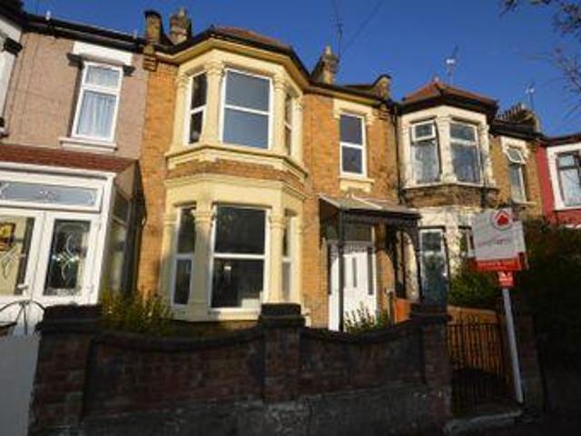 3 Bedrooms Terraced house for rent in 208 Burges Road, East Ham, London E6