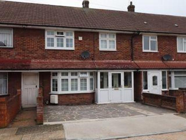 3 Bedrooms Terraced house for sale in Mungo Park Road, Rainham RM13