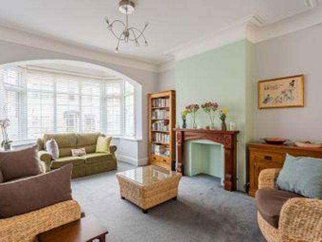 3 Bedrooms Terraced house for sale in Macdonald Avenue, Westcliff On Sea SS0