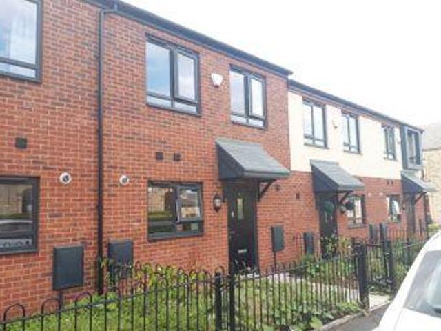 3 Bedrooms Terraced house for sale in Milnrow Road, Shaw, Oldham, Greater Manchester OL2