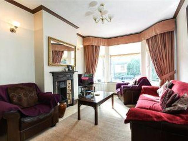 3 Bedrooms Terraced house for sale in Millais Road, Enfield, Middlesex EN1
