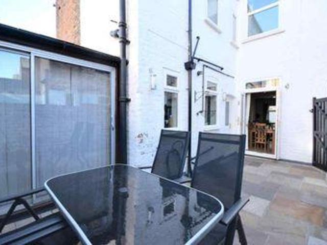 3 Bedrooms Terraced house for sale in Moss Street, York YO23
