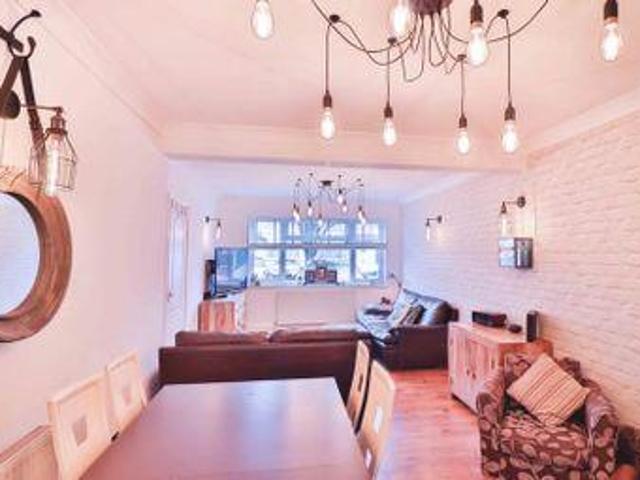 3 Bedrooms Terraced house for sale in Morecambe Close, Hornchurch RM12