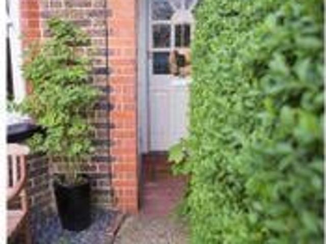 3 Bedrooms Terraced house for sale in Mount Street, Dorking RH4