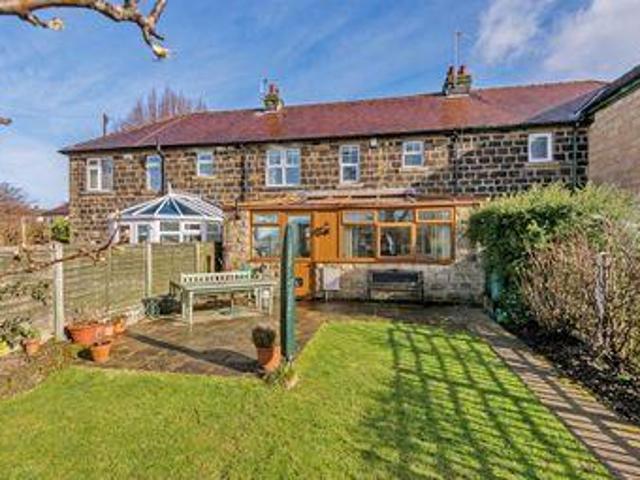 3 Bedrooms Terraced house for sale in Nunroyd Avenue, Guiseley, Leeds LS20