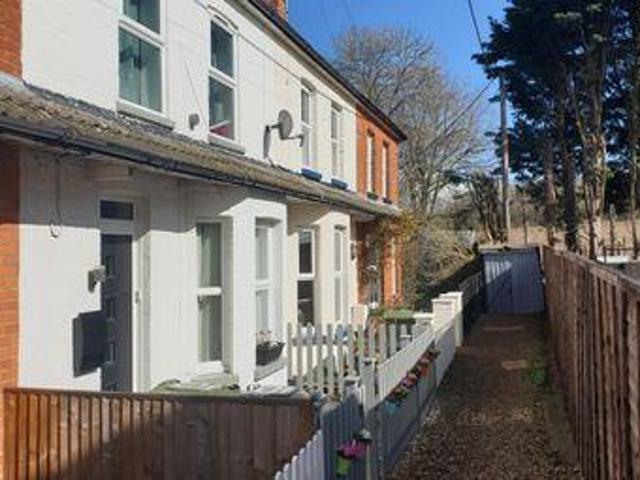 3 Bedrooms Terraced house for sale in New Road, Tongham, Farnham GU10
