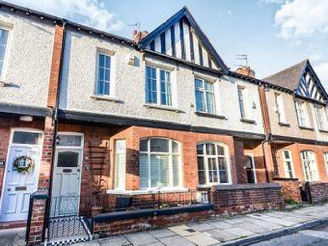 3 Bedrooms Terraced house for sale in North Parade, York YO30