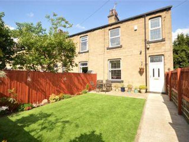 3 Bedrooms Terraced house for sale in Oaklands Avenue, Rodley, Leeds LS13