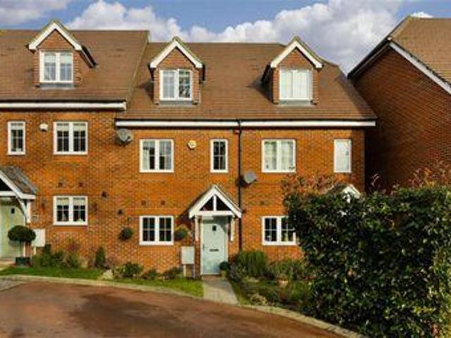 3 Bedrooms Terraced house for sale in Osprey Drive, Epsom Downs, Surrey KT18