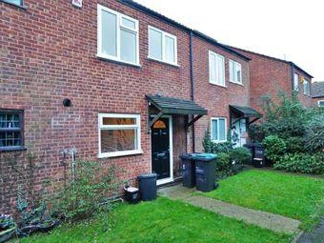 3 Bedrooms Terraced house for sale in Abbots Field, Gravesend, Kent DA12